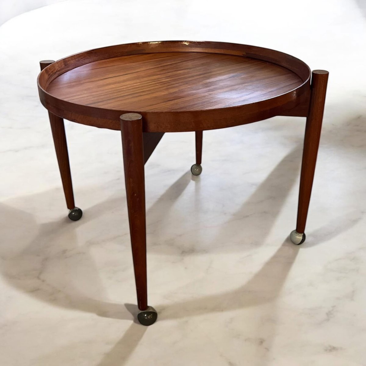 Bakkebord i teak - Møbler - By Duddie ApS